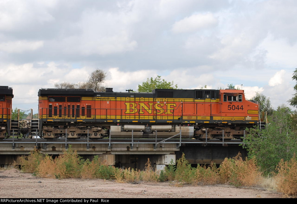 BNSF 5044